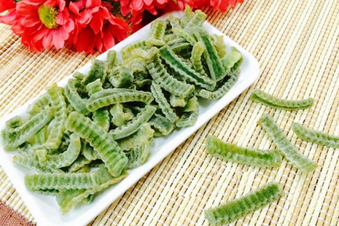 Cách làm mứt bí xanh, đỏ dẻo truyền thống, sáng tạo phong cách Tết Việt